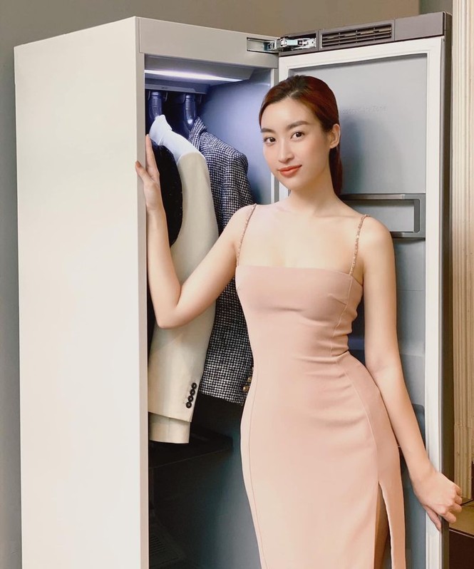 Đỗ Mỹ Linh Khoe Dáng Sexy Với Váy Màu Nude Hà Kiều Anh Trẻ Trung Như Thiếu Nữ đôi Mươi Hoa
